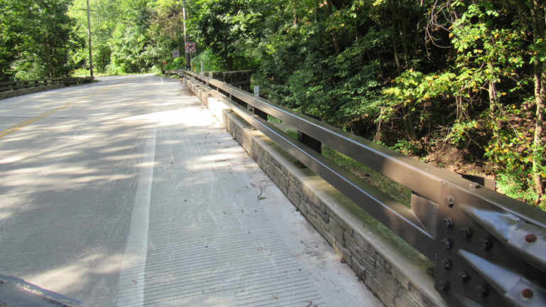 Guardrail Knowledge Base - Short Span Steel Bridges